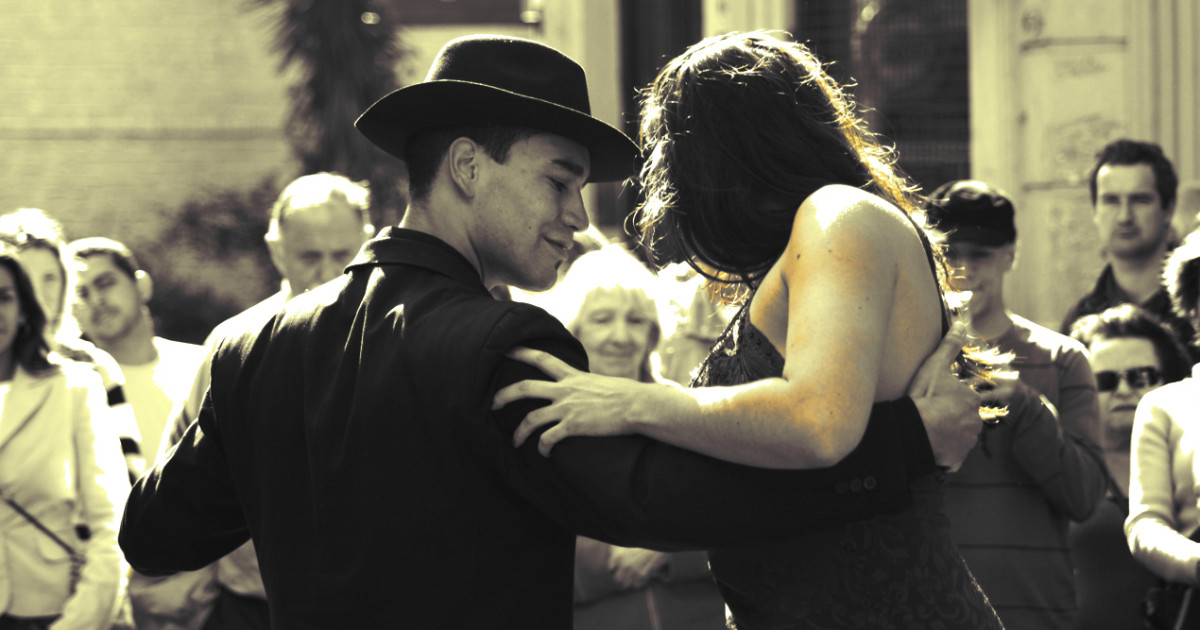 Tango callejero en el barrio de La Boca - Iberia Joven