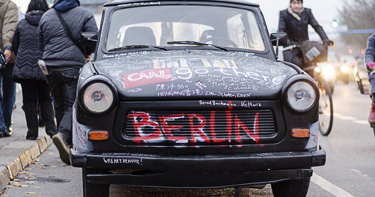 Around Berlin in an Umbrella with Wheels? - Iberia Joven